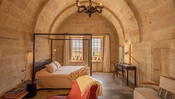 Stone Deluxe Room with View | Roupas de cama premium, cofres nos quartos, quartos à prova de som