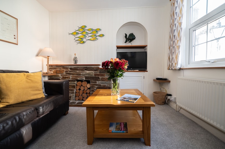 Tranquil Fisherman's Cottage A Minute From The Beach With Free Reserved Parking - Looe