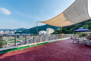 Villa Familiar, 4 quartos, varanda | Vista da varanda