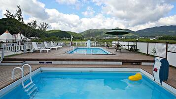 Piscina exterior sazonal