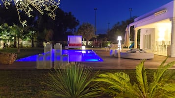 2 piscinas exteriores