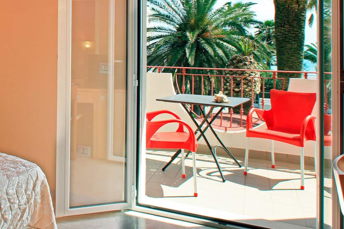 Quarto Quádruplo | Secretária, cortinas/cortinados opacos, Wi-fi grátis