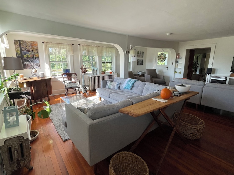 Hillandale Farmhouse Circa 1774 - 6 Bedrooms, Sleeps 12, Newly Renovated - OLIVER LAKE, Leesburg