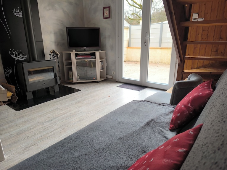 Chalet *** Bord Du Lac Barque, Piscine, Animaux, Lits Faits, Jardin Clos, Calme - Cantal