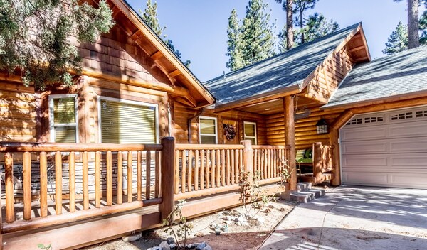 Luxury Ski-in\/ski-out Thru Backyard! Incredible Reviews\/hot Tub\/games! - Big Bear Lake, CA