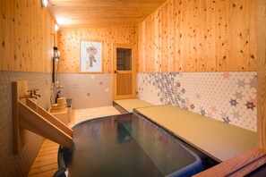 Quarto superluxo (Special, Japanese Language Only) | Cofres nos quartos, quartos à prova de som, Wi-Fi de cortesia