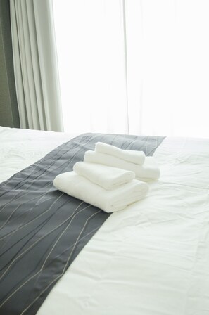 Quarto casal standard | Comodidades do banheiro | Chuveiro/banheira combinados, banheira de imersão