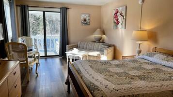 Quarto, 1 cama queen-size, no edifício anexo | Wi-fi grátis, roupa de cama fornecida