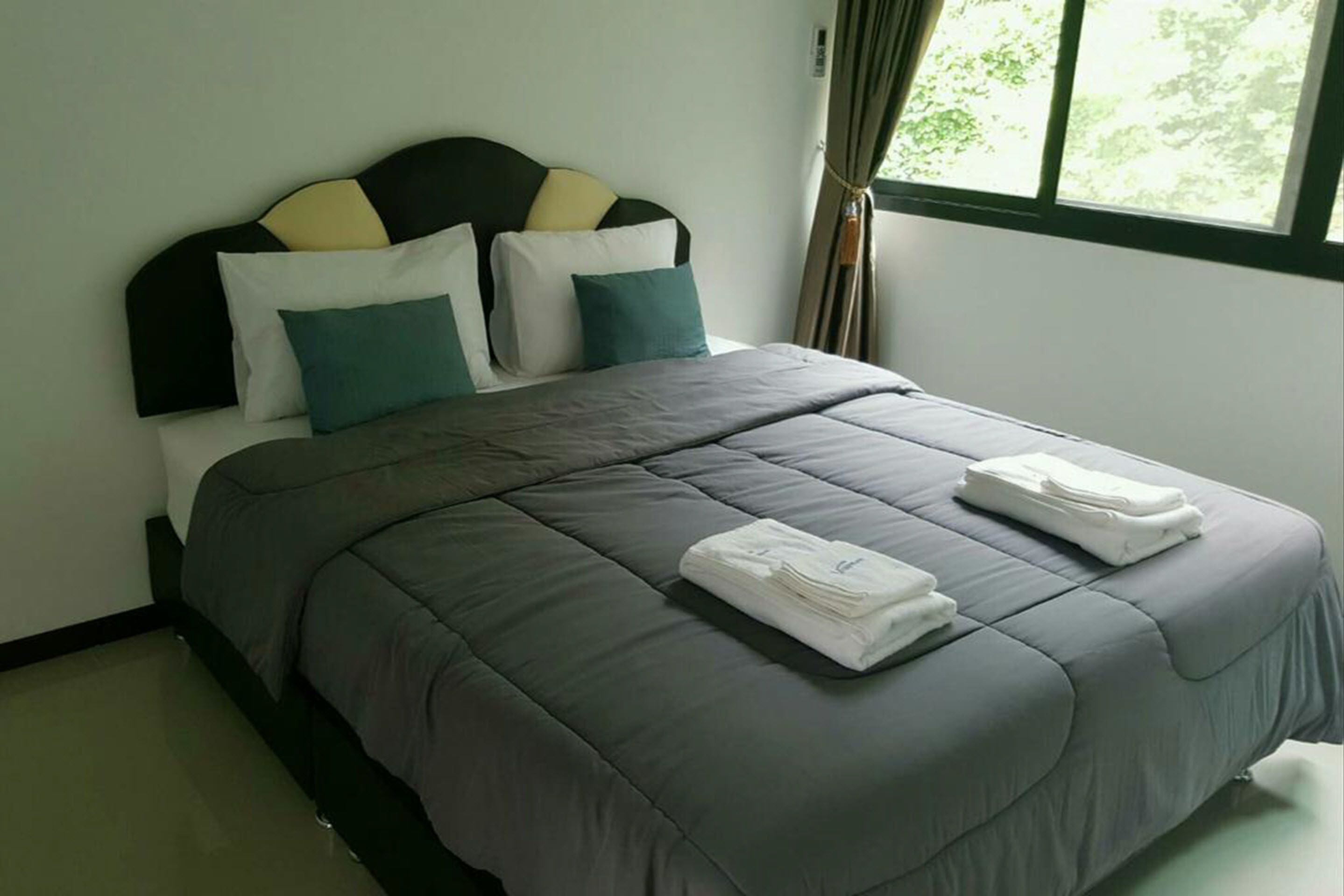 Cortinas blackout, Wi-Fi de cortesia, roupa de cama