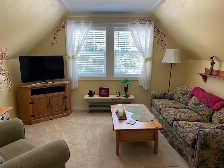 Country Cottage Apartment - Entire 2nd Floor (Ups District - N Tacoma) - State of Washington