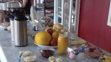 Café da manhã continental grátis todos os dias