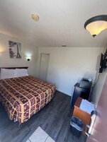 Quarto econômico | Wi-Fi de cortesia, roupa de cama
