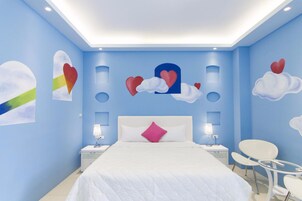 Escrivaninha, cortinas blackout, Wi-Fi de cortesia