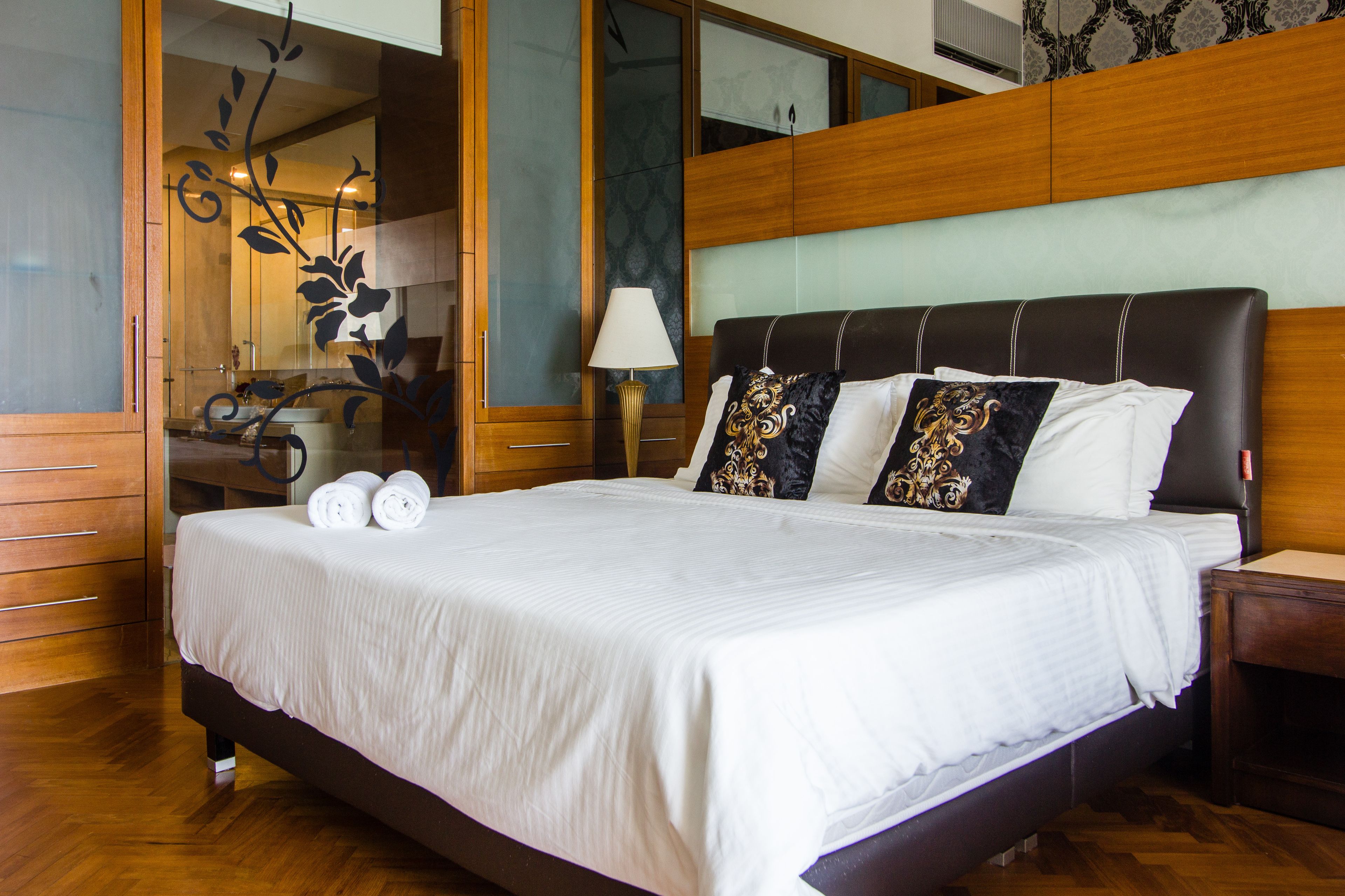 Apartamento Exclusivo em Condomínio Fechado, 2 quartos, vista para o mar | Cofre no quarto, com decoração personalizada 