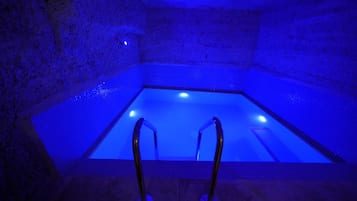 King Suite Room with Pool | Casa de banho