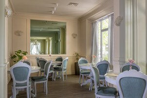 Pequeno-almoço tipo buffet diário incluído 