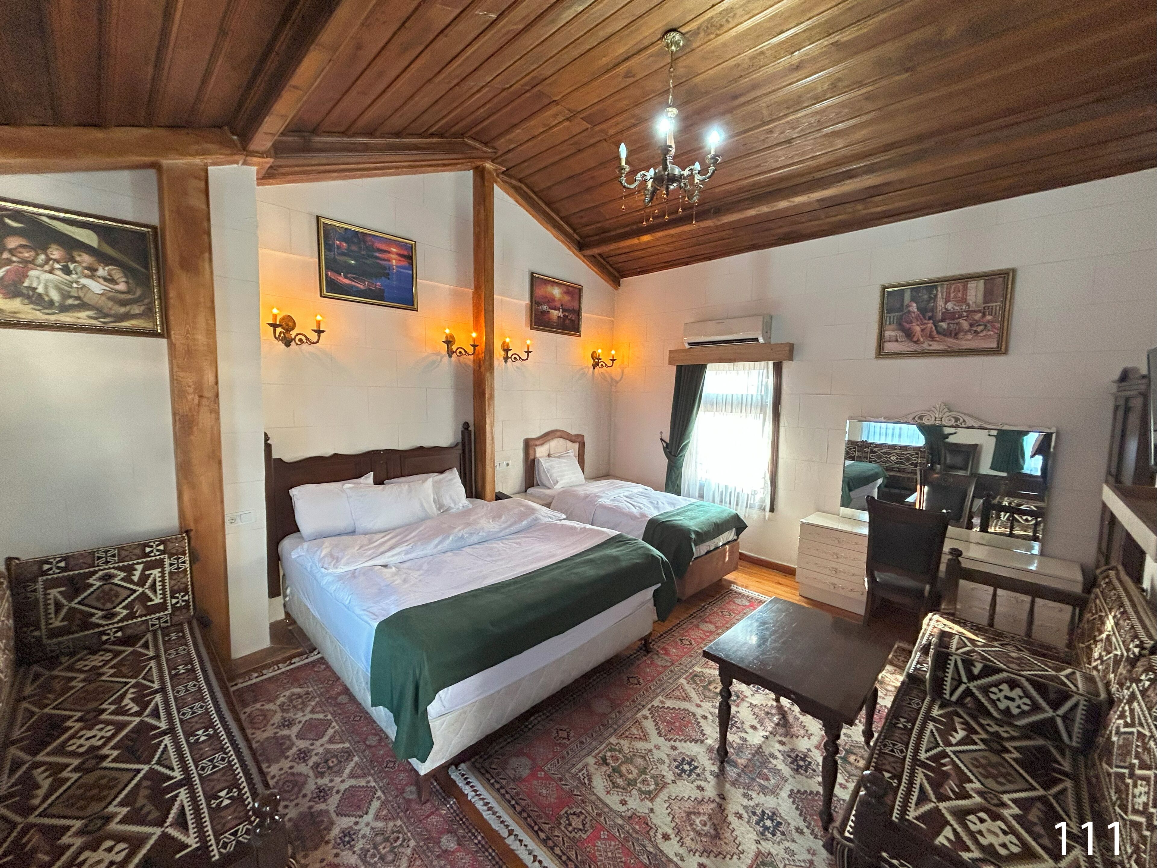Standard Room | Casa de banho | Um polibã, artigos de higiene pessoal grátis, um secador de cabelo 