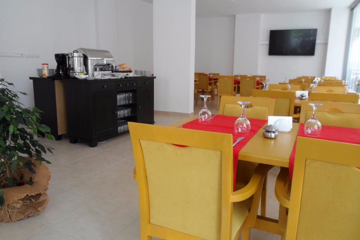 Pequeno-almoço tipo buffet diário incluído 