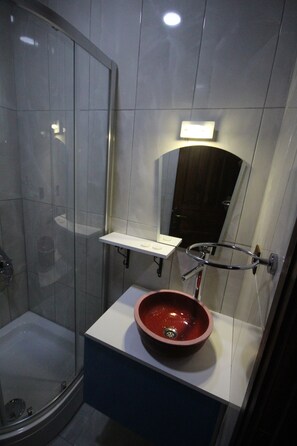 Deluxe Room 5 | Pia do banheiro