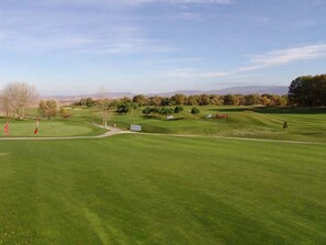 Apartamento família, 2 quartos, acesso à piscina, vista para o campo de golfe | Vista para o campo de golfe