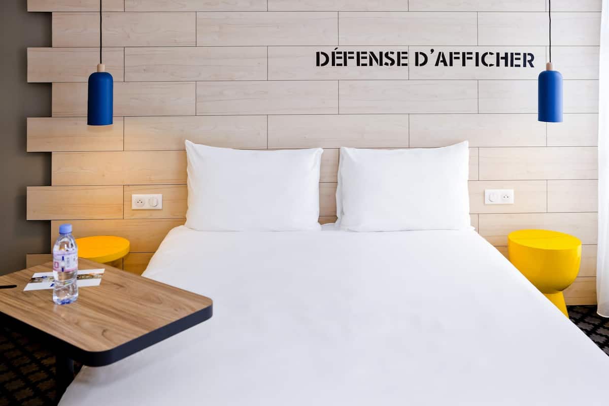 Secretária, quartos insonorizados, ferro/tábua de engomar