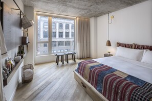 Quarto luxo, 1 cama King, vista para a cidade | Lençóis italianos Frette, roupas de cama premium, edredons de pluma