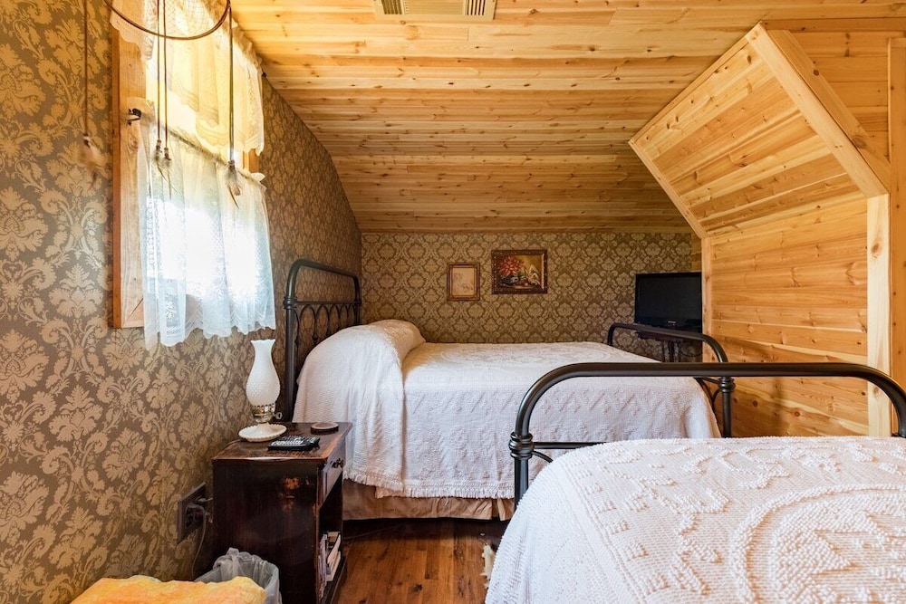 The Hideout At Palo Duro Canyon - Buffalo Lodge - Palo Duro Canyon State Park, Canyon