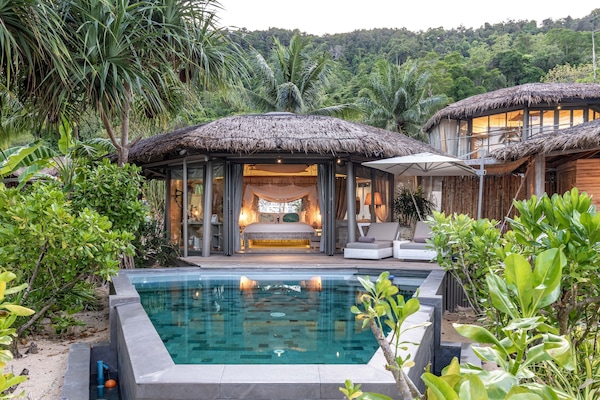 Villa, piscina privativa, em frente à praia | Roupa de alta qualidade, cofre no quarto, secretária