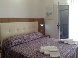 Quarto casal | Cofres nos quartos, escrivaninha, Wi-Fi de cortesia