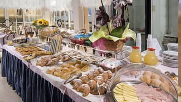 Café da manhã com buffet todos os dias mediante uma taxa