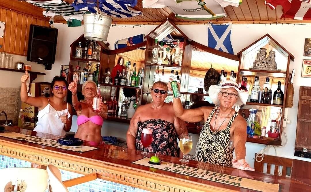 Bar junto à piscina