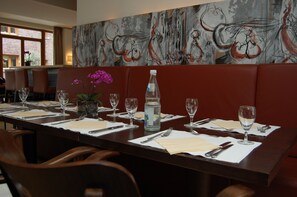 Pequeno-almoço tipo buffet diário (17.5 EUR por pessoa) 