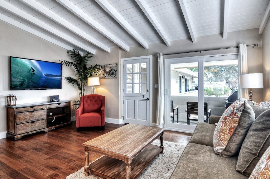 Clean & Close To Beach & Village With A/c-loft & Garage - Newport Beach, CA
