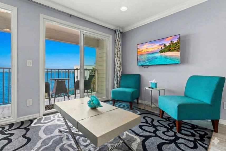 Waterfront View, Heated Pool, Private Balcony - Hillsborough County, FL