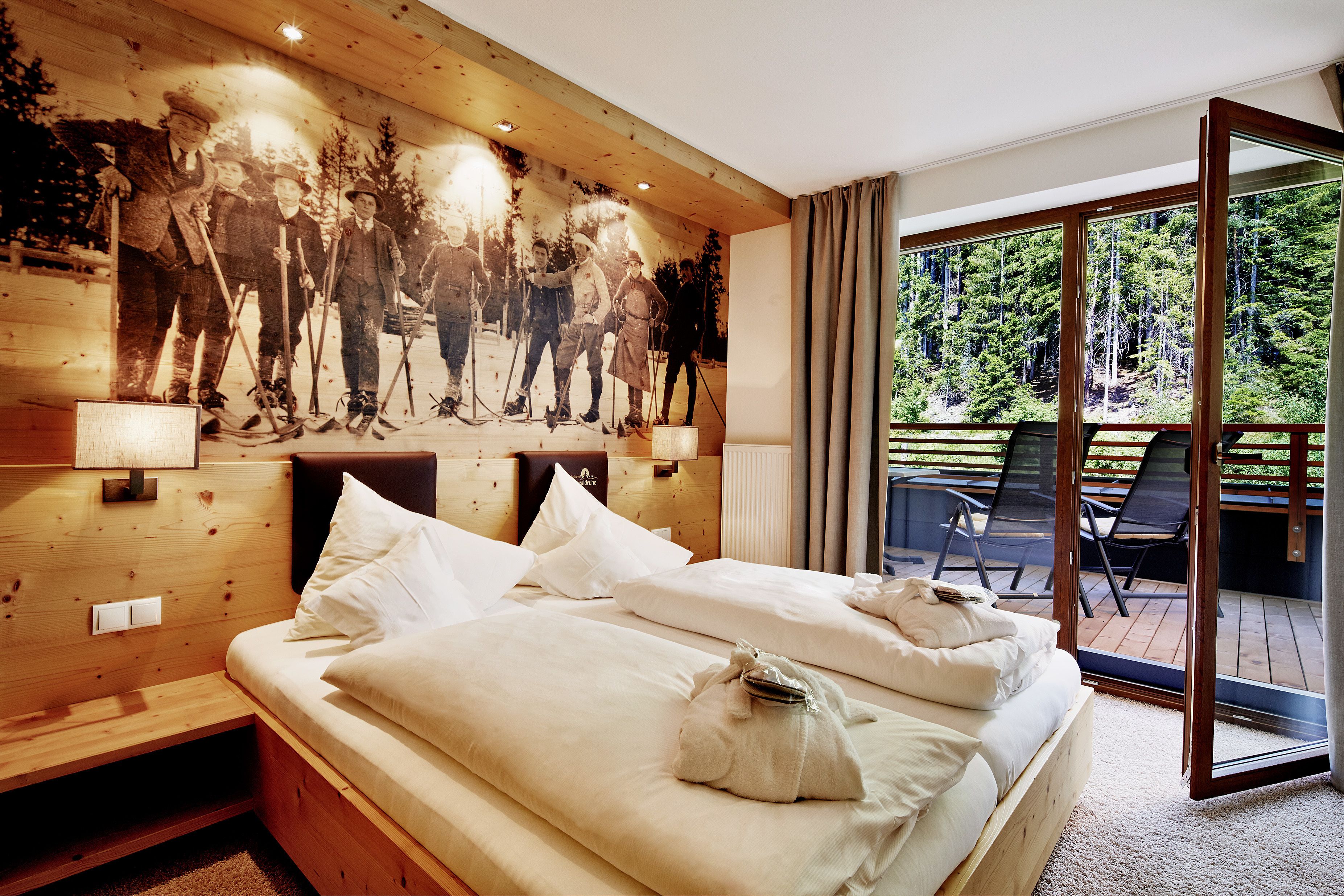 Quarto Duplo Deluxe, 1 quarto | Roupa de alta qualidade, cofre no quarto, secretária 