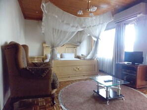 Quarto casal executivo | Escrivaninha, Wi-Fi de cortesia