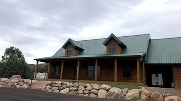 Cabana premium, vários quartos, cozinha, vista para a montanha | Individualmente decorados, individualmente mobiliados