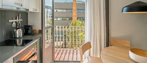 Apartamento conforto, 2 quartos | Terraço/pátio