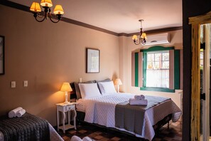 Suíte família | Frigobar, Wi-Fi de cortesia, roupa de cama