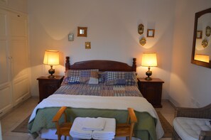 1 quarto, roupas de cama premium, cofres nos quartos