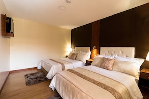 Quarto quádruplo | Wi-Fi de cortesia, roupa de cama