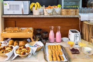 Café da manhã continental todos os dias mediante uma taxa