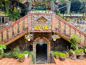 Televisor de ecrã plano de 42 polegadas com canais por cabo, televisor