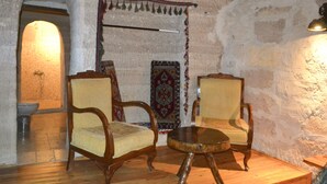 Quarto casal standard | Área de estar