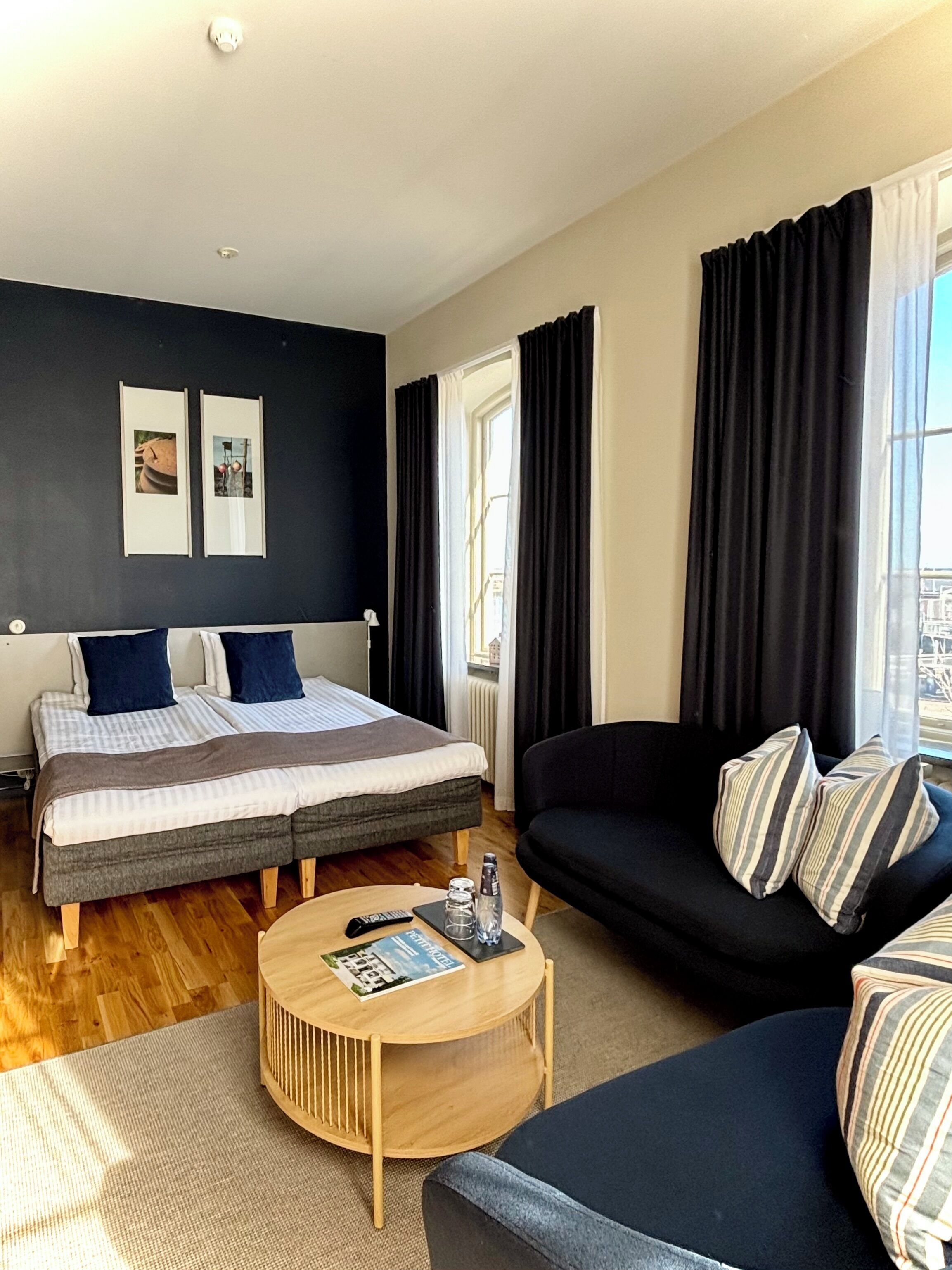 Quarto casal superior, vista para o oceano (Tullhuset, Annex) | Espaço de trabalho para notebook, Wi-Fi de cortesia
