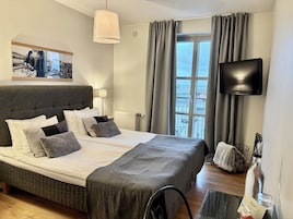 Quarto casal standard, sacada, vista para o oceano | Individualmente decorados, individualmente mobiliados