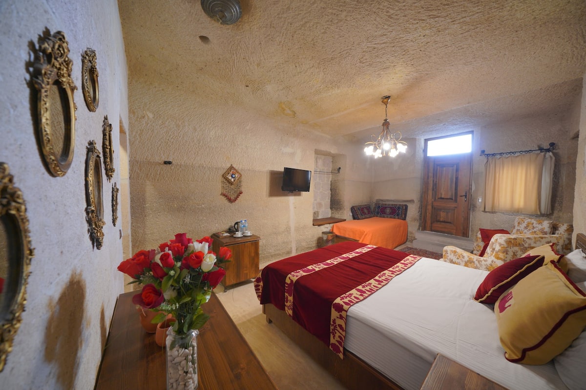 Quarto Duplo Deluxe | 2 quartos, minibar, com decoração personalizada