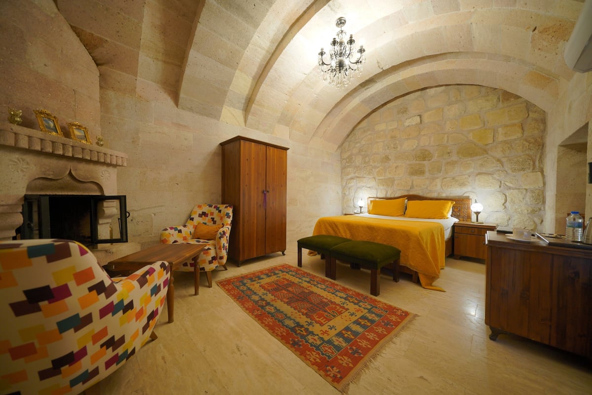 Quarto Tradicional, 1 cama queen-size | 2 quartos, minibar, com decoração personalizada