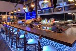 2 bares/lounges 