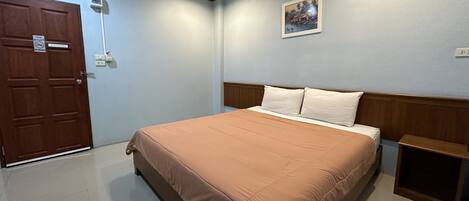 Quarto Standard | Cortinas/cortinados opacos, Wi-fi grátis